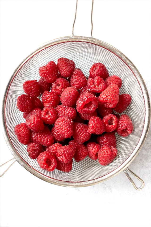 The Best Fresh Raspberry White Chocolate Bark Recipe - Rainbow Delicious