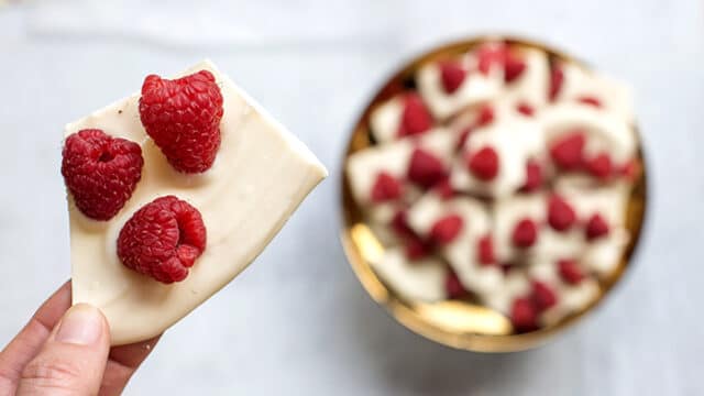 The Best Fresh Raspberry White Chocolate Bark Recipe - Rainbow Delicious